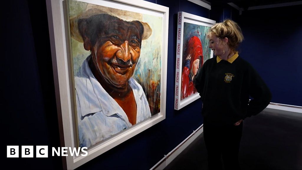 Makenzy Beard: The Swansea teen selling her artwork for £23k - BBC News