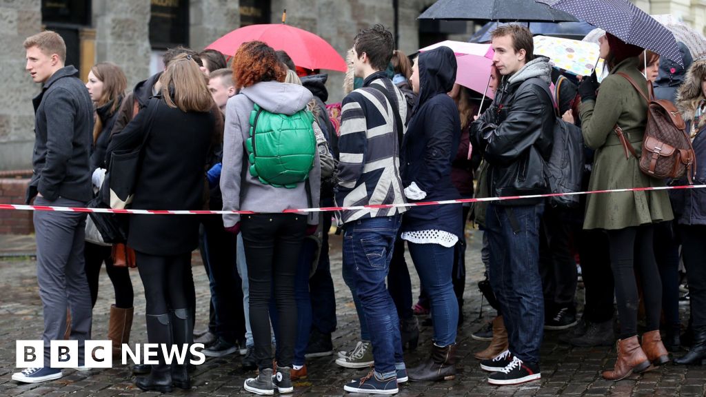 Open Auditions: the way to fame and fortune? - BBC News