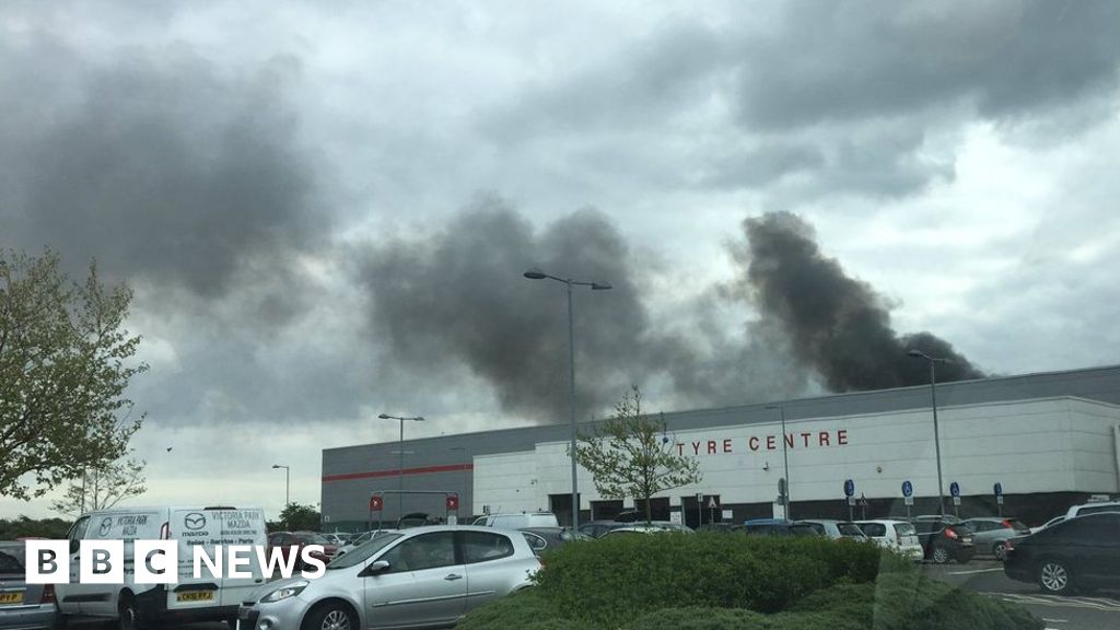 Cardiff fire closes Leckwith recycling centre - BBC News