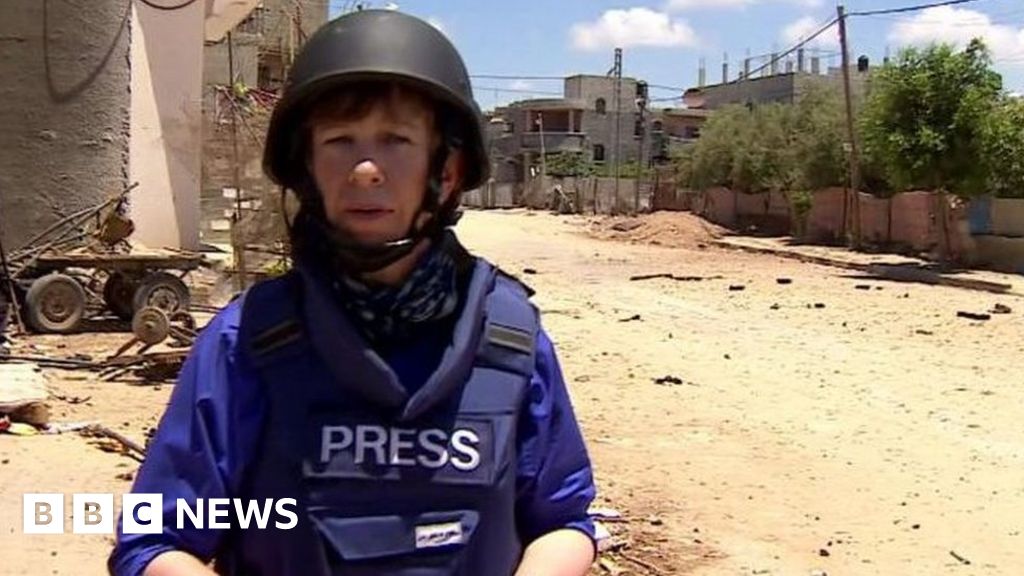 Journalists call for foreign media access to Gaza in open letter - BBC News