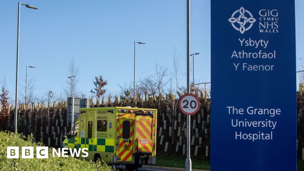 Covid: Record lows for patients in Welsh hospitals - BBC News