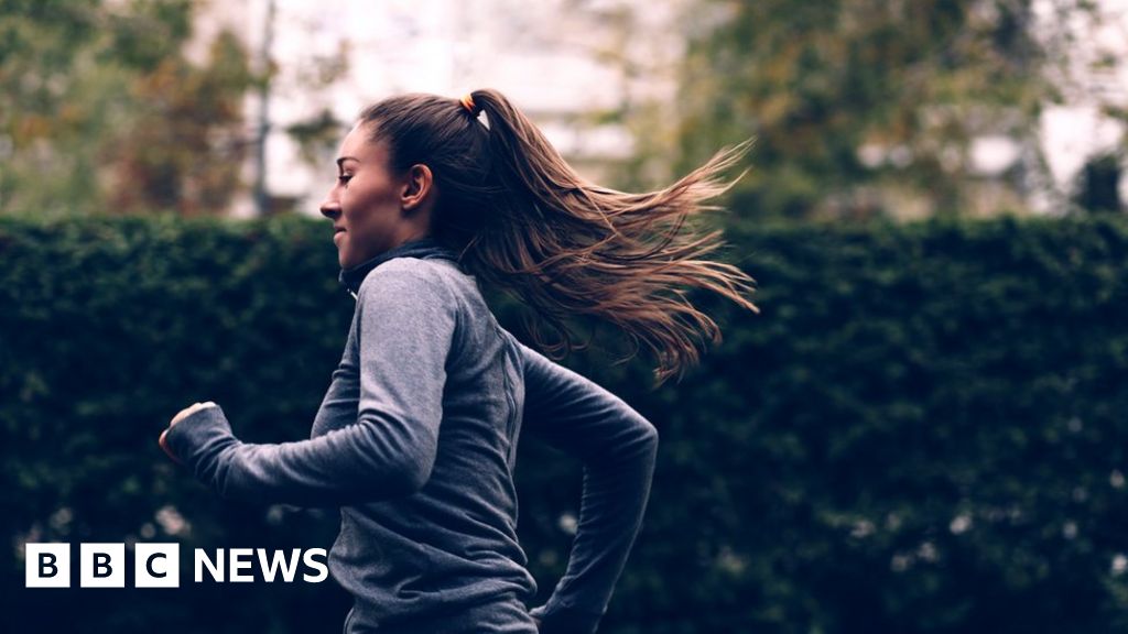 Eight tips for feeling safe when you go out running - BBC News