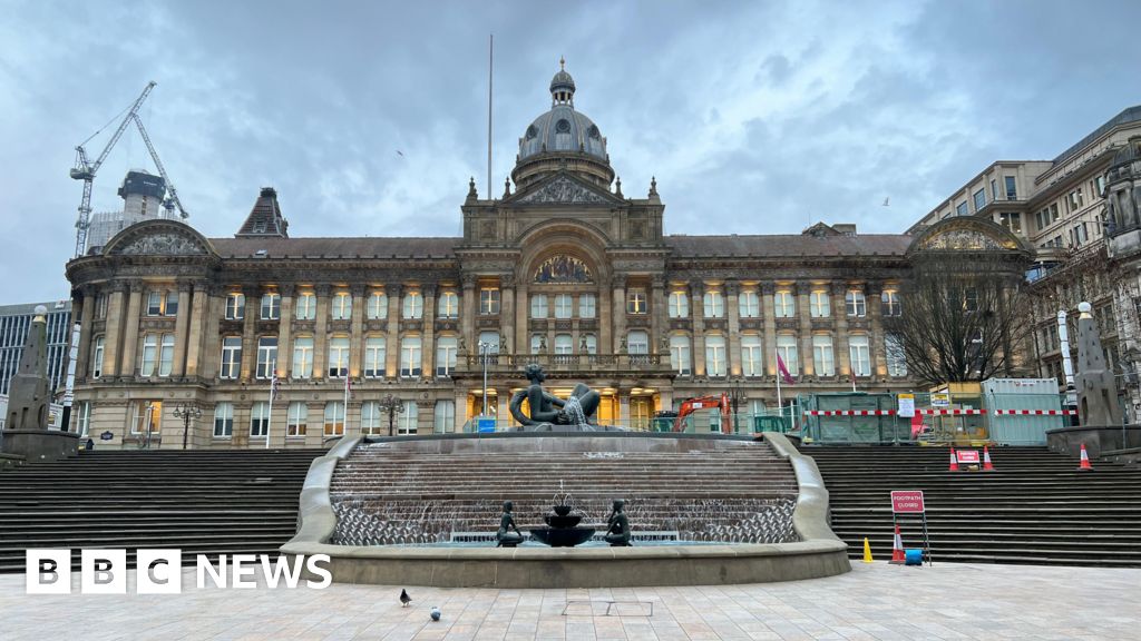 ‘Bankrupt ’council announces further £80m budget gap - BBC News