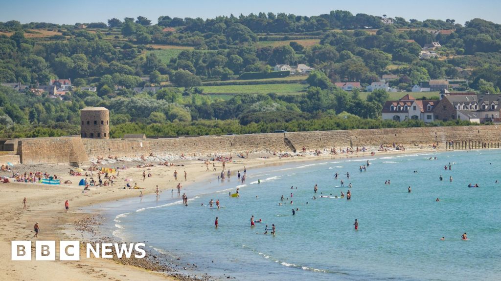 Number of visitors to Guernsey from France rises by 19,000 - BBC News