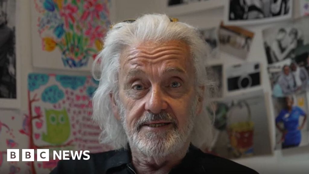 Just Say Hello photographer Duncan Raban brightens people's day