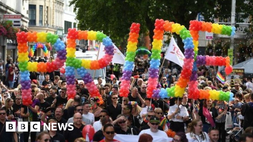 Pride Cymru: Thousands set to attend the three-day event - BBC News