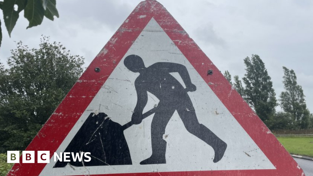 The A53 Broad Street in Leek is set for a month of roadworks - BBC News