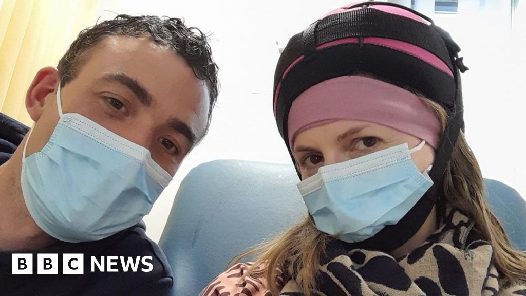 Breast cancer: Cardiff mum's treatment delay 'a nightmare' - BBC News