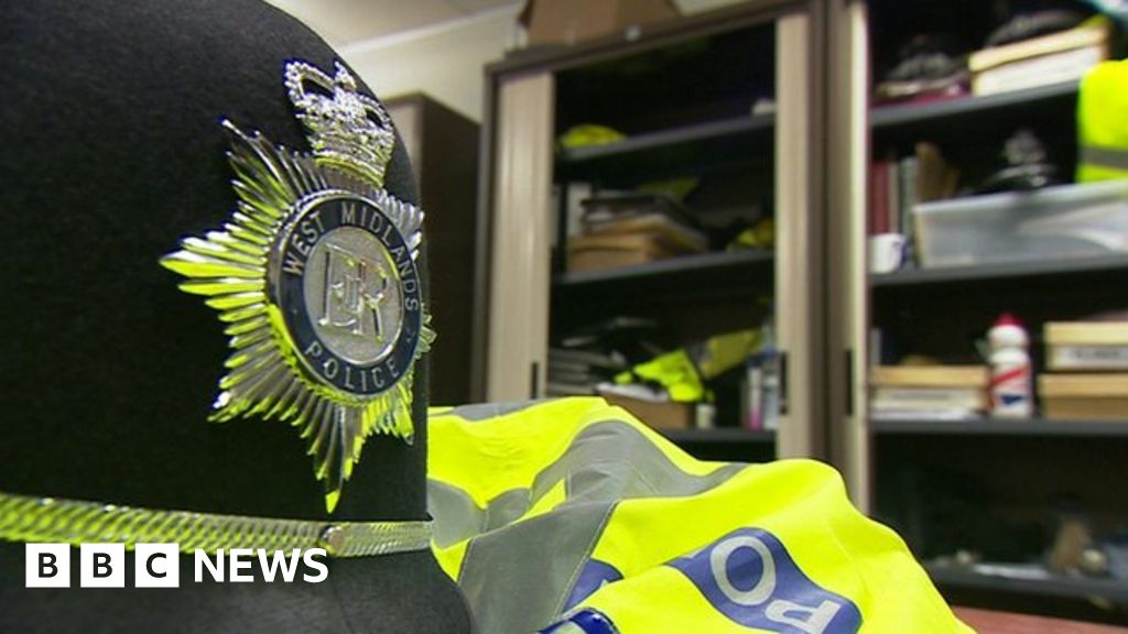 Police overtime bill rises by £6m - BBC News