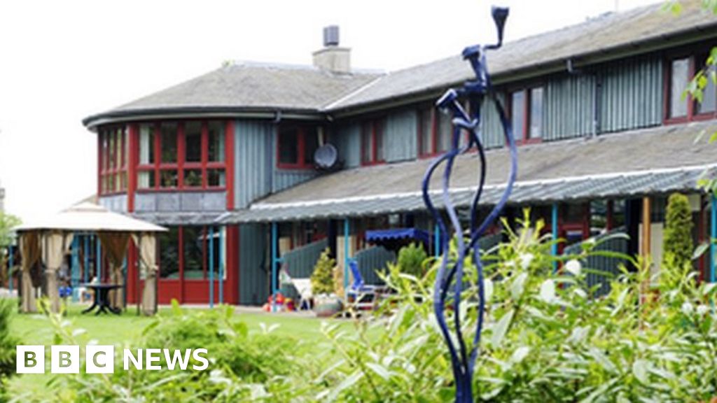 Child images nurse not struck off - BBC News