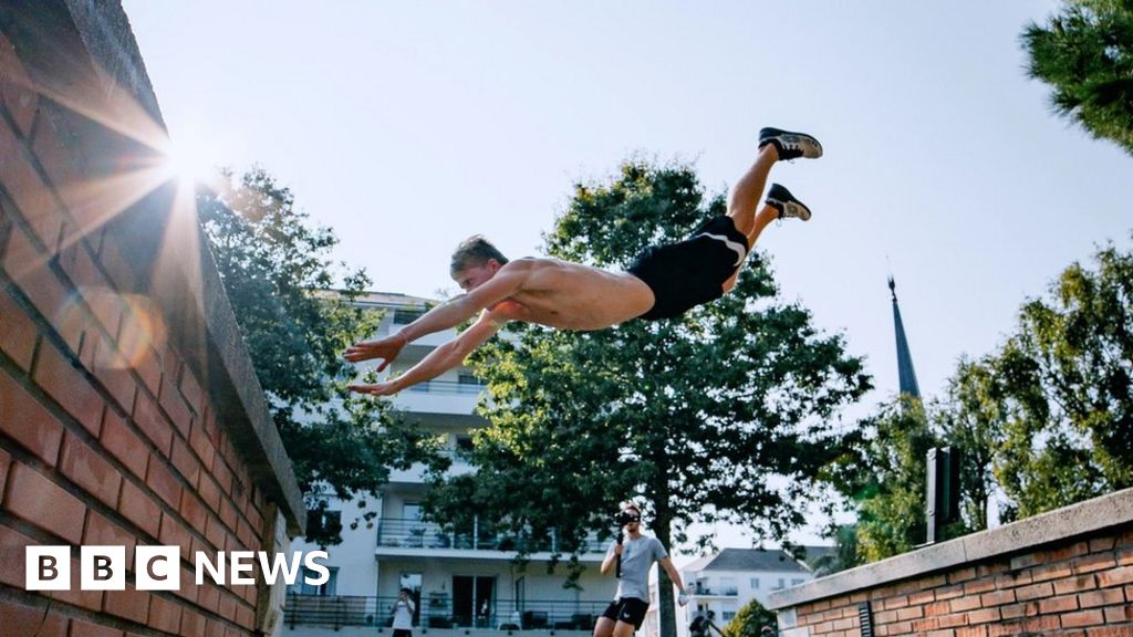 Parkour athletes say the sport boosts mental health - BBC News