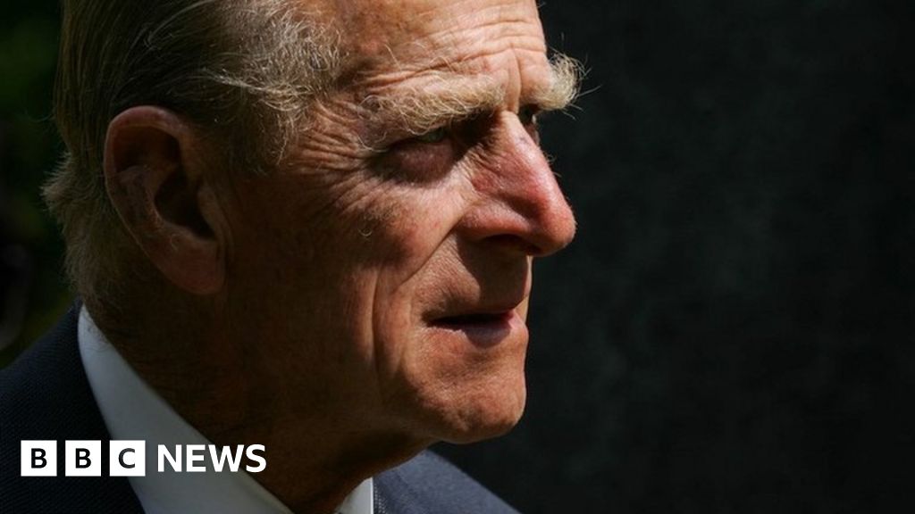 People who can't stop: Meet some of the world's oldest workers - BBC News