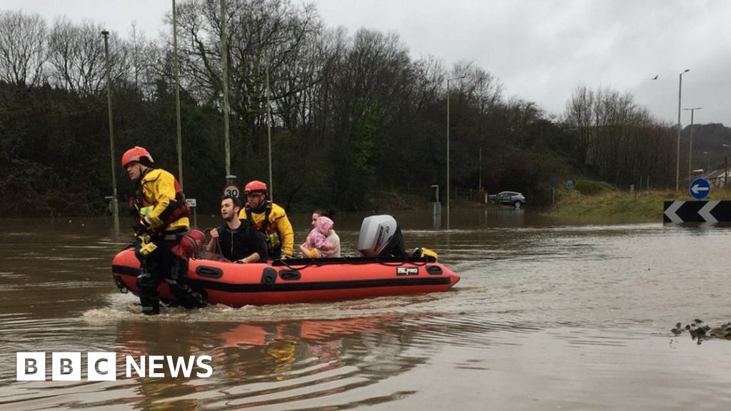 Storm Dennis: Month's worth of rain falls in 'major' floods - BBC News