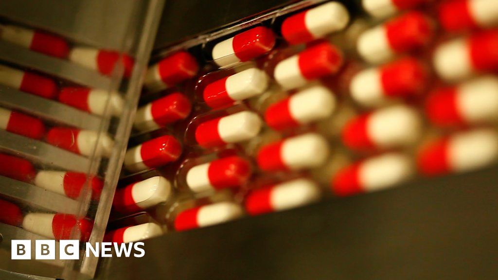 The lengths Americans go for cheap medicine - BBC News