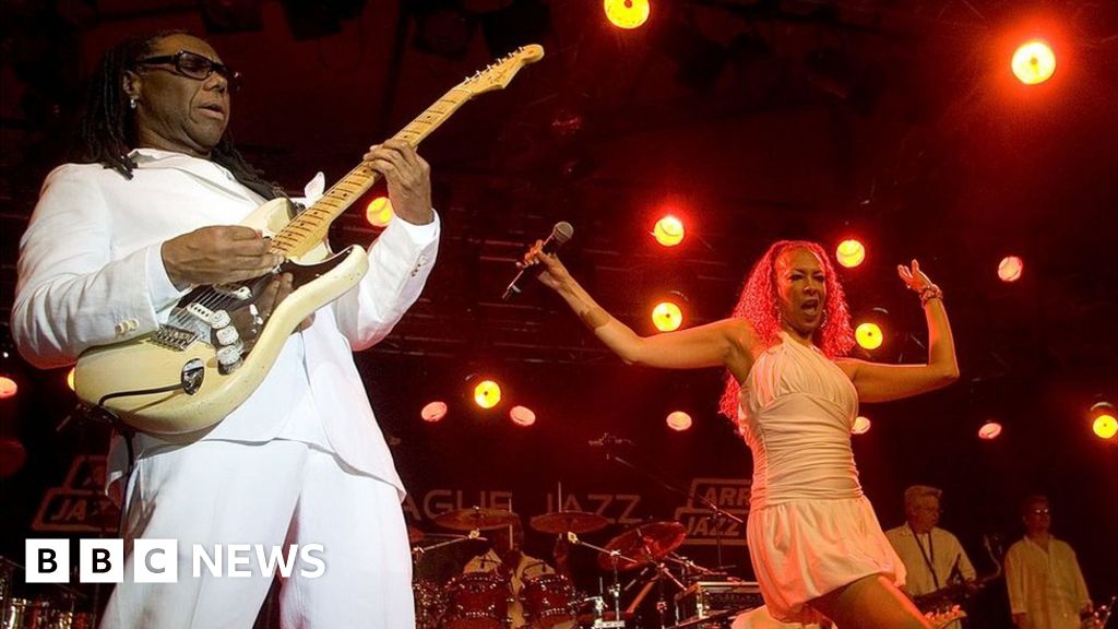 Ludlow Castle ready for four-day pop festival - BBC News