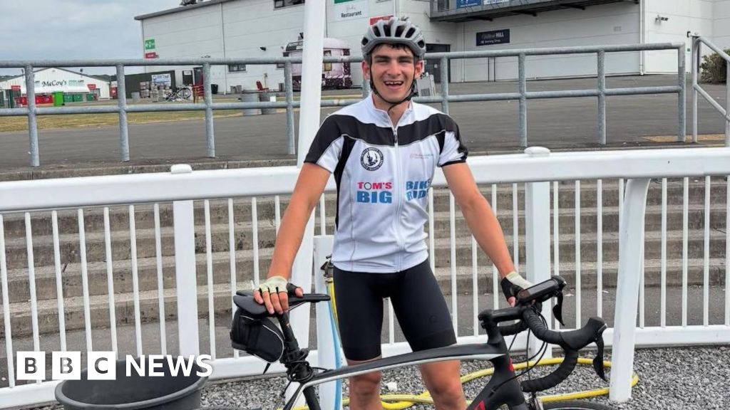 Tom Dunlop raises £40k with cycling tour of racecourses
