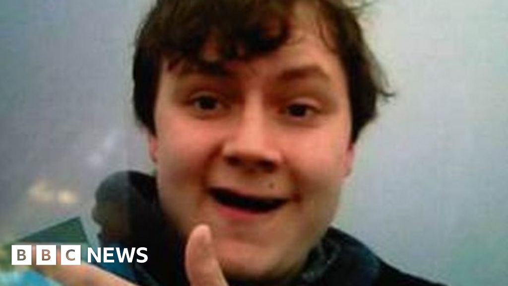 Louis Harris 'ejected from club' before sea death - BBC News