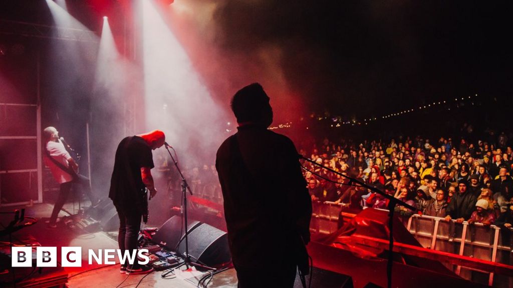 Covid-19: Ministers back live music resuming on 5 July
