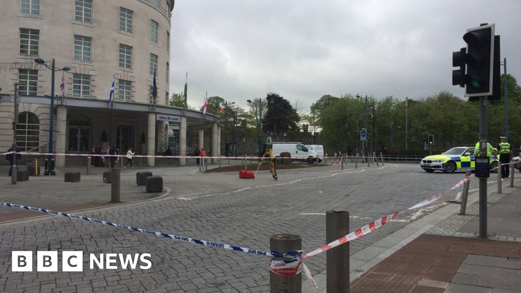 Pedestrian, 82, dies after being hit by bus in Cardiff - BBC News