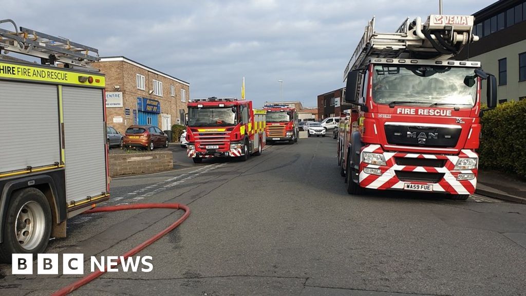 Shaftesbury industrial estate fire tackled by crews - BBC News