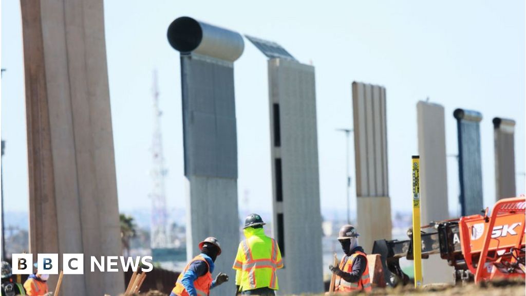 Ex-security officials: 'No factual basis' for Trump wall