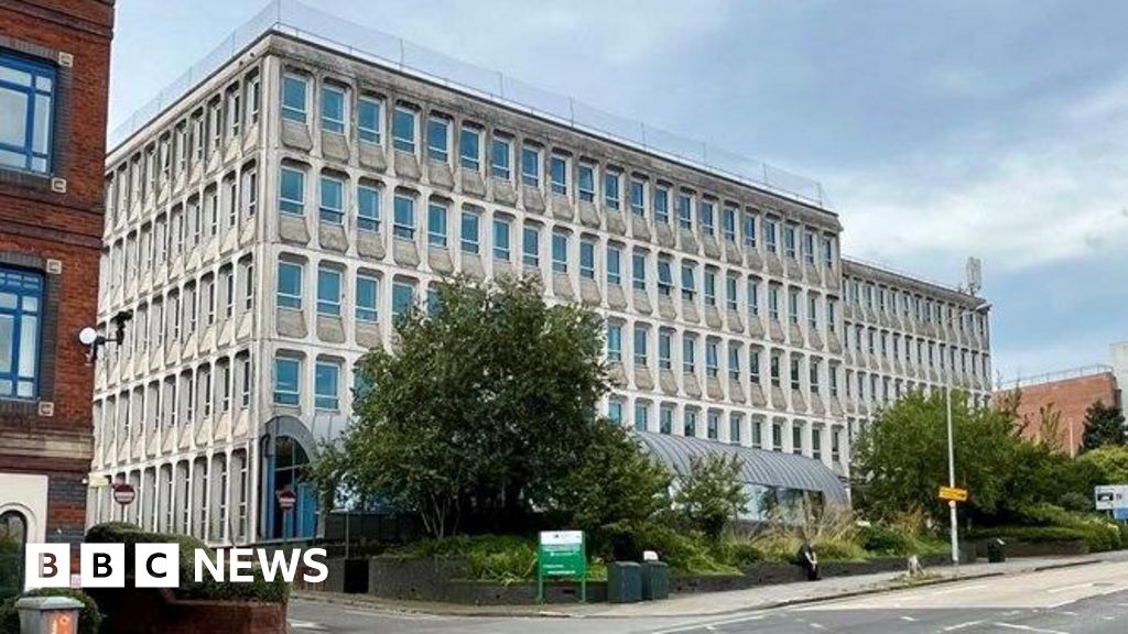 Exeter City Council looks into downsizing headquarters - BBC News