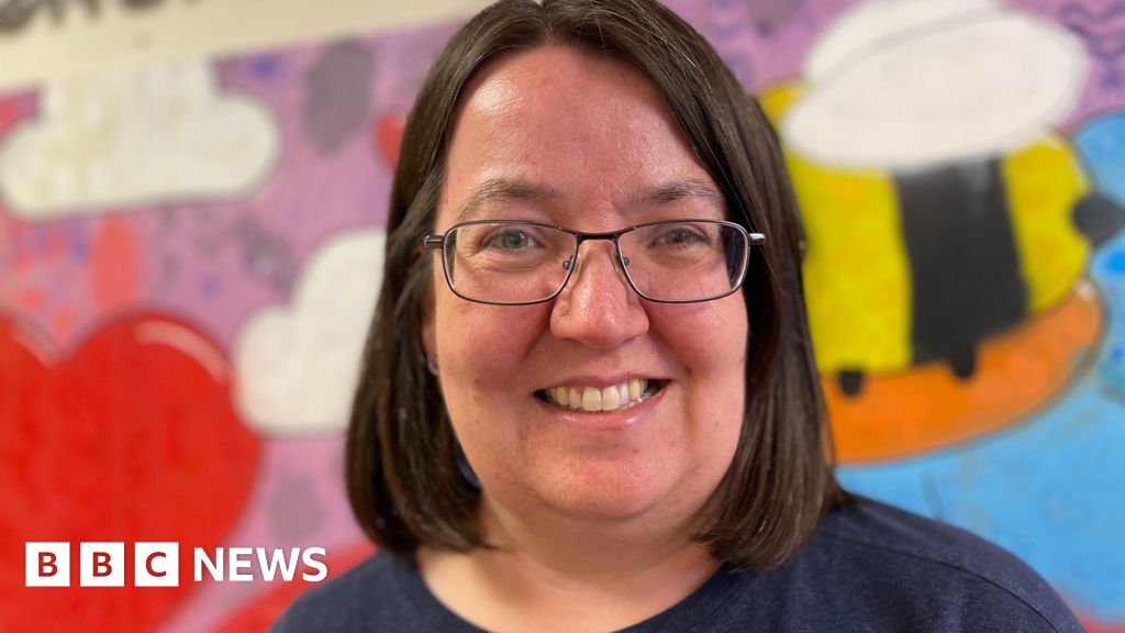 'Joy' as people unite to make mural a year on from Hull riots