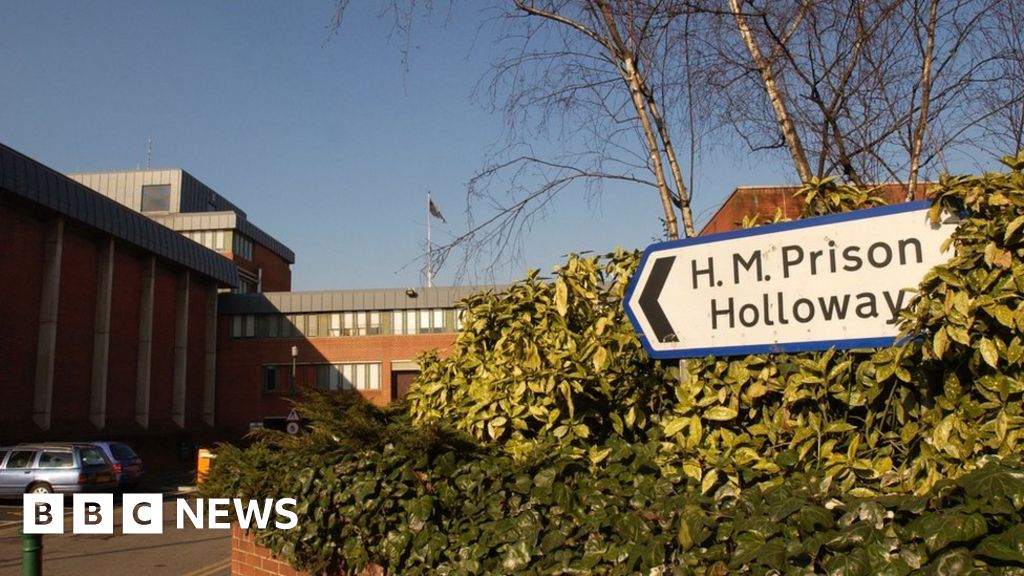Holloway Prison: Up to 1,000 homes to be built in £82m deal - BBC News