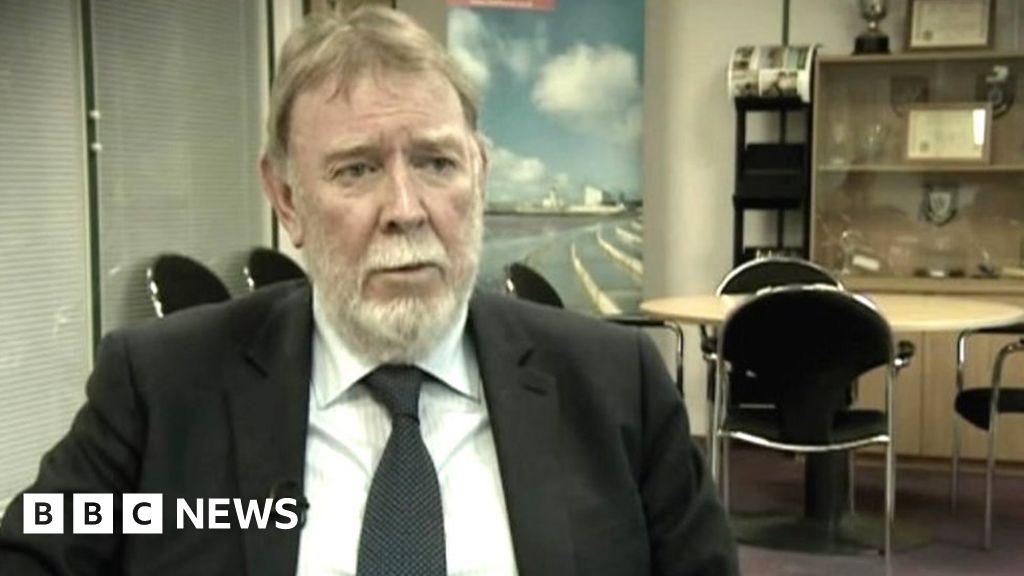 Thanet council leader ousted after no-confidence vote - BBC News