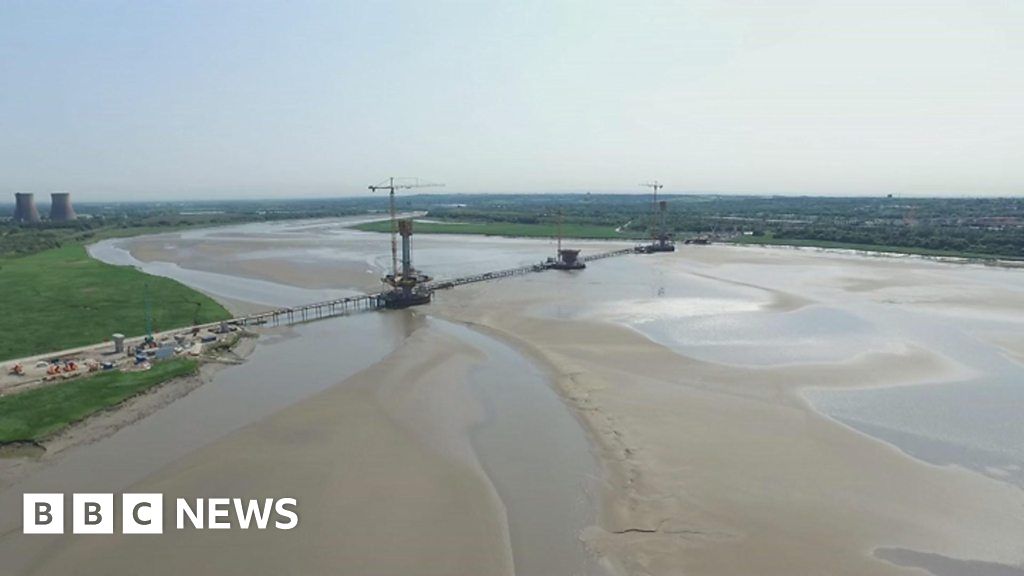 Mersey Gateway: Footage shows bridge under construction - BBC News