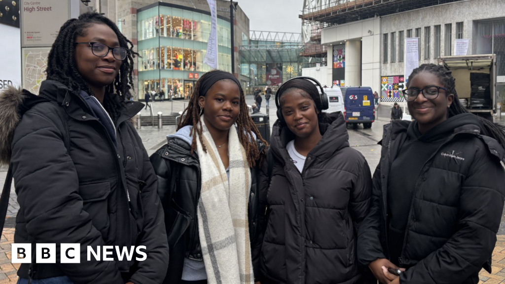 Women feel scared in Birmingham days after fatal attack - BBC News