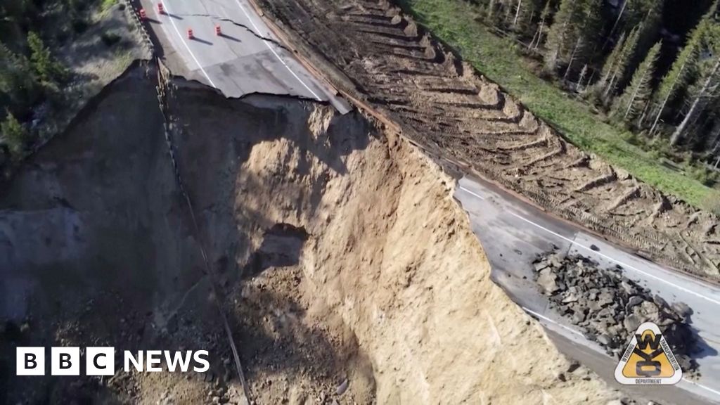Highway collapsed in Wyoming after landslide - BBC News