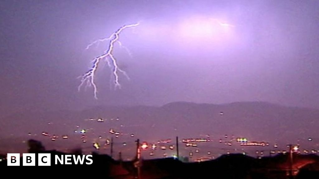 Video shows Spanish storms in which two Britons died - BBC News
