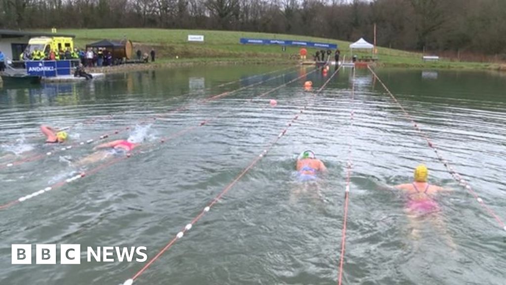 First UK Ice Swimming Championships in Swanwick - BBC News