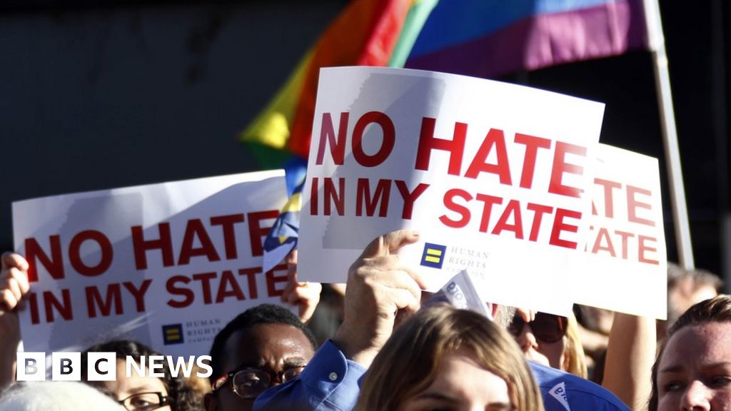 UK warns gay travellers about US anti-LGBT laws - BBC News