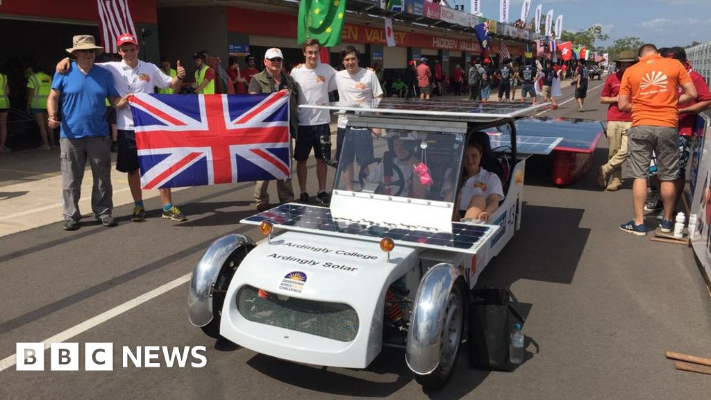 UK school crosses Australia in solar car challenge - BBC News