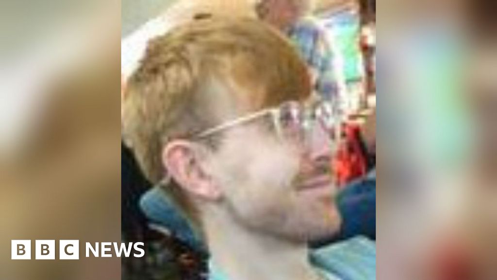 Coastguard and police search for missing Peterhead man - BBC News