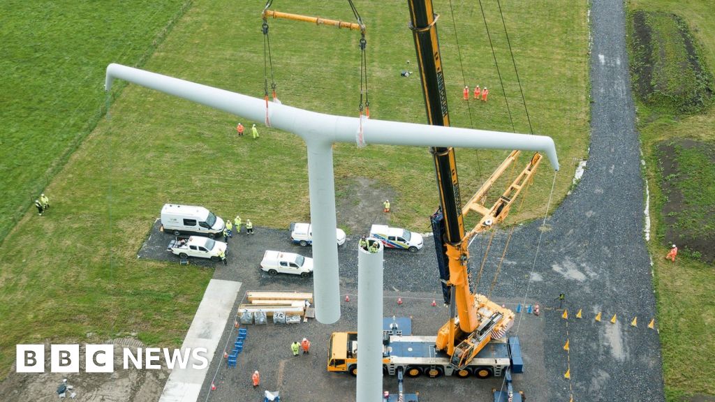 Work starts on new T-shaped electricity pylons in Somerset - BBC News