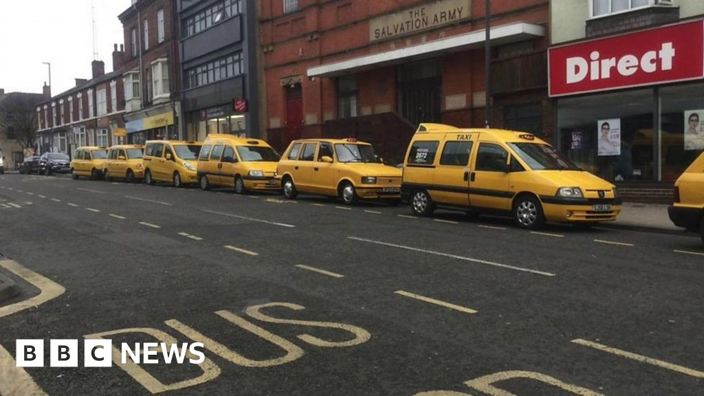 Derby taxi fleet faces renewed safety questions - BBC News