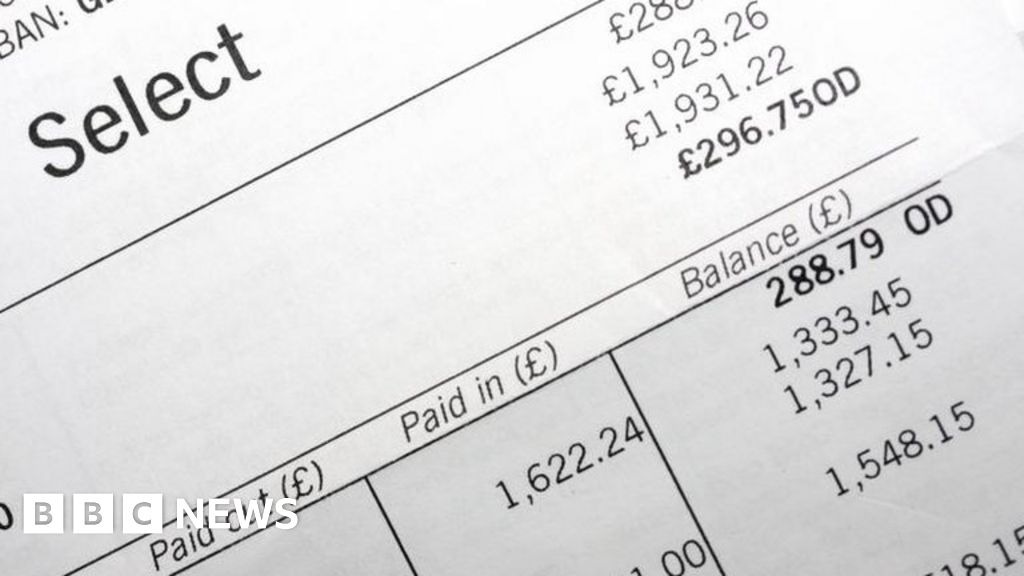 Bank current account fees are the norm, says Moneyfacts - BBC News