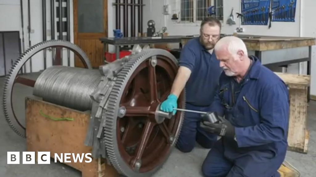 Cumbrian clock company ticks on with Big Ben restoration - BBC News