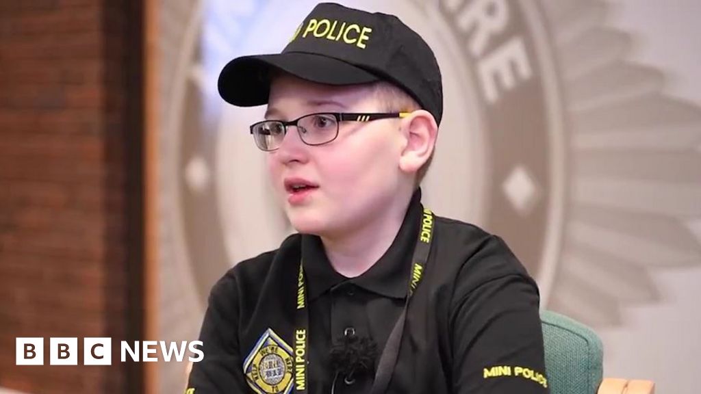Alex Goodwin, 11, becomes 'mini-police officer' - BBC News