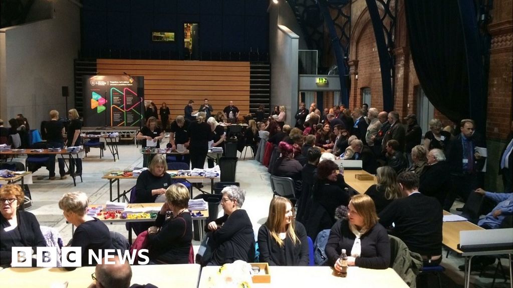 Lincolnshire County Council: Tories take control - BBC News