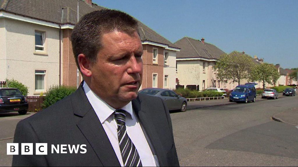 Police Scotland seek three men over Cardowan attack - BBC News