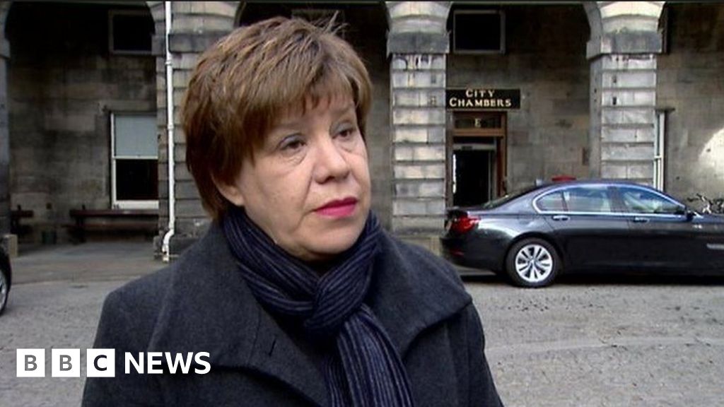 Edinburgh's transport leader Lesley Hinds to stand down - BBC News