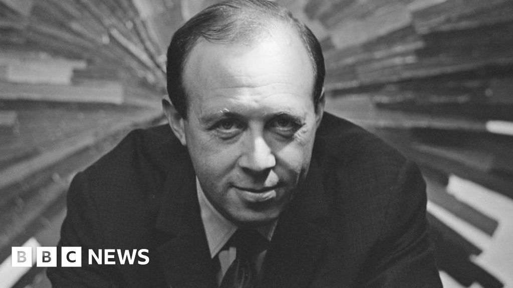 Centenary exhibition celebrates Modernist designer Bernat Klein - BBC News