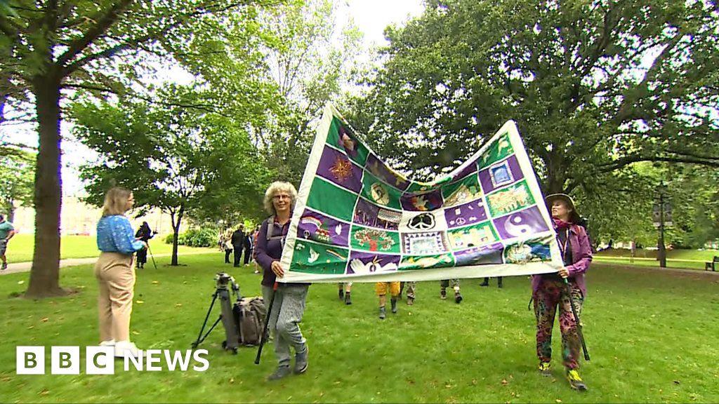 Greenham Common: Anti nuclear weapons march recreated - BBC News