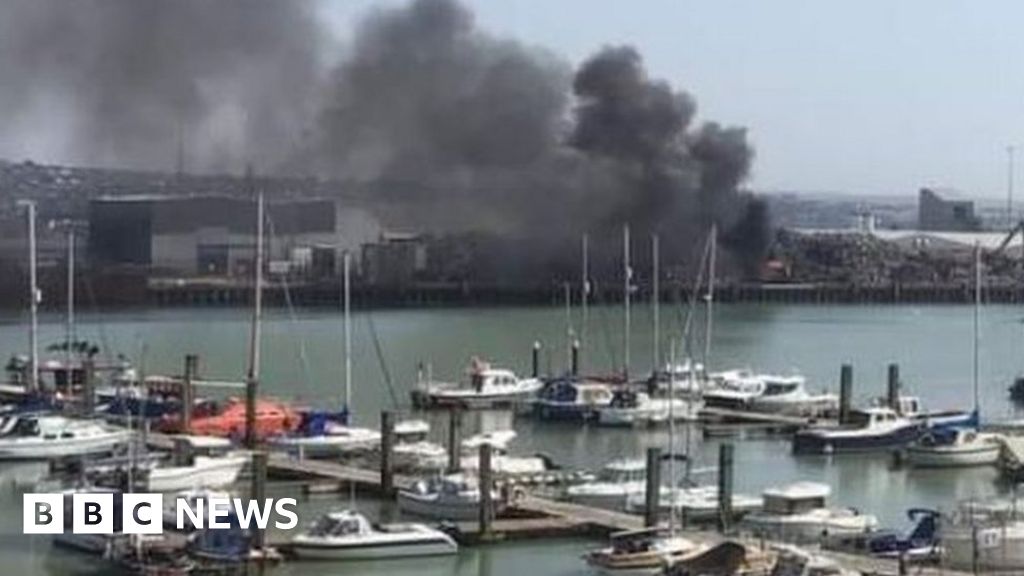 Newhaven fire safety call after blaze at East Quay - BBC News