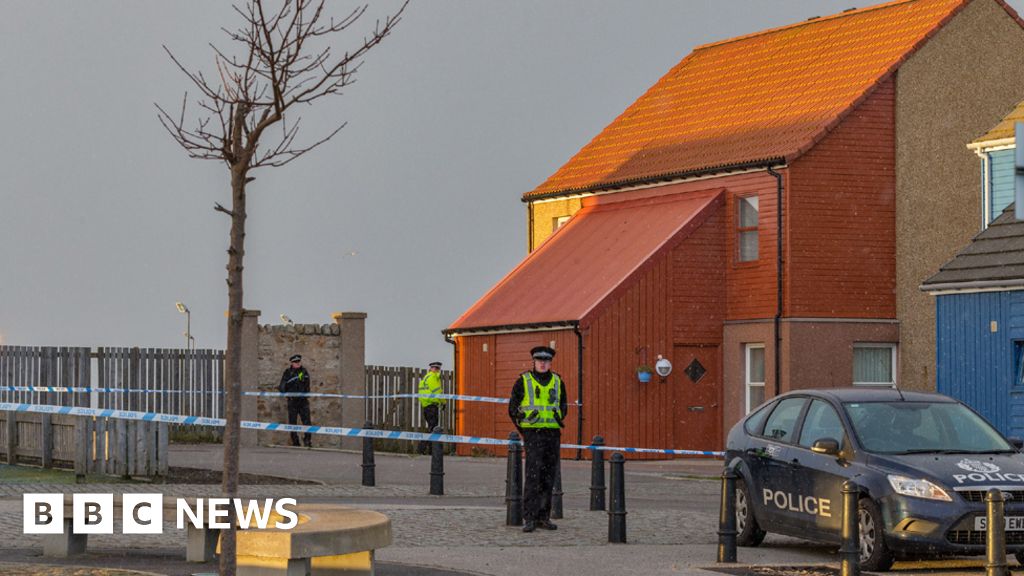 Police investigate man's death in Fraserburgh - BBC News