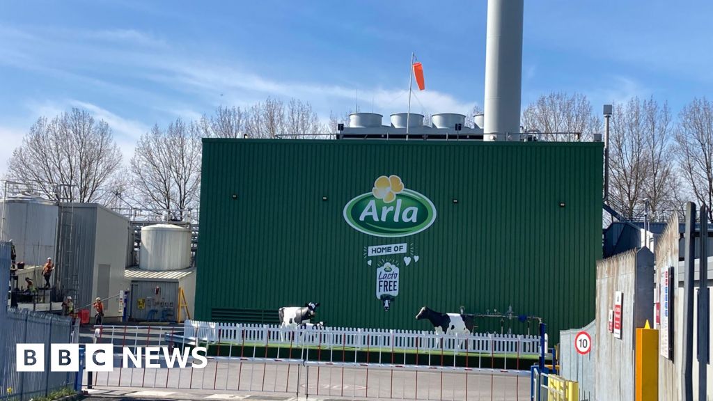 Arla bosses urged to rethink plans to close Settle factory - BBC News